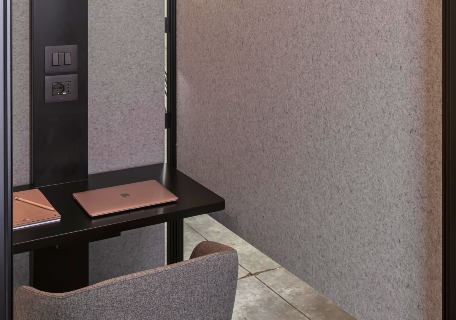 Phone booth: la sostenibile flessibilità dello spazio - Etoile srl ...